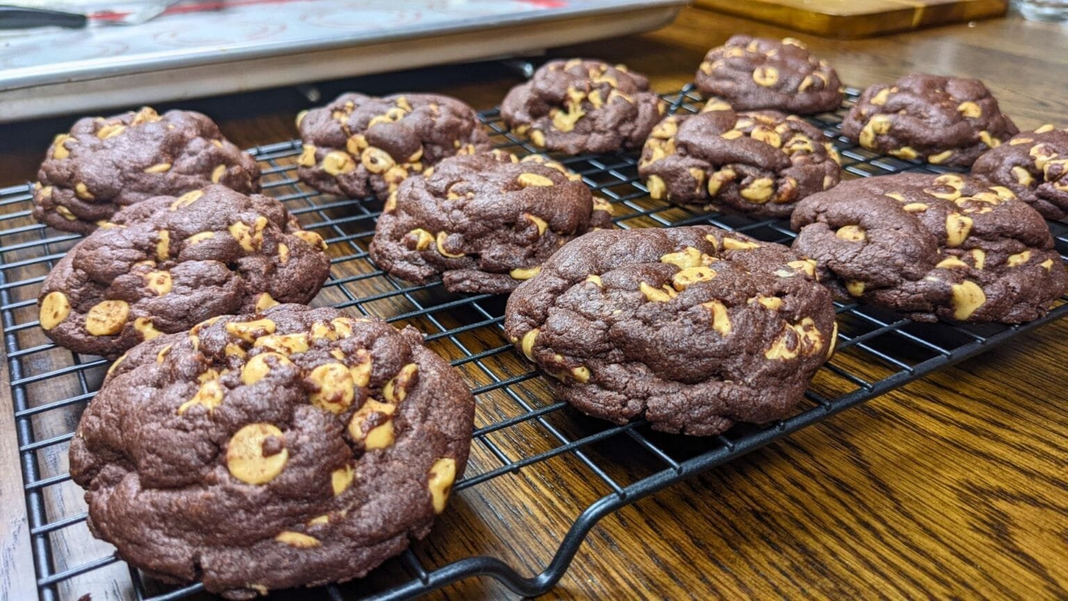Eggless Chocolate Peanut Butter Cookies (Levain Style) | Berry Berry Life